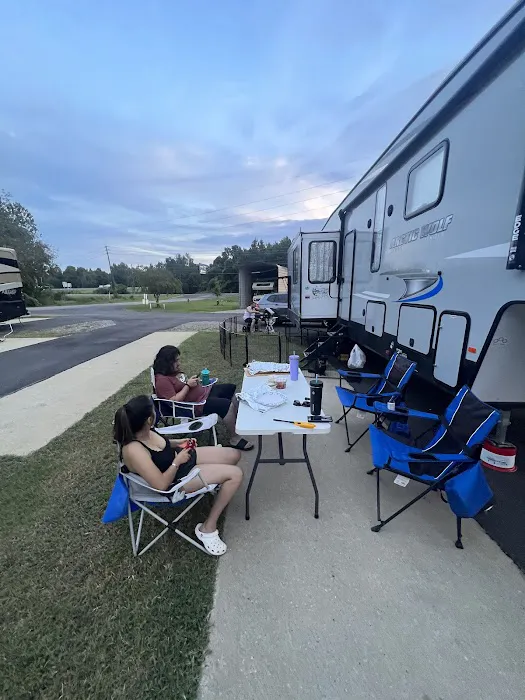 Discover Sunset RV East Lot: Affordable RV Camping Near Cottondale, Alabama